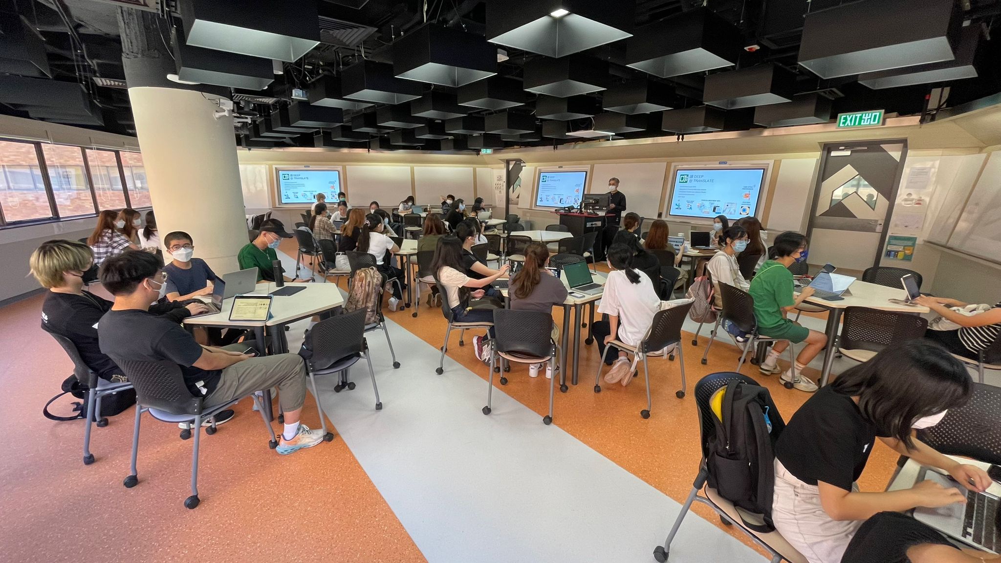 CEO shares start-up insight with PolyU students - deeptranslate.hk
